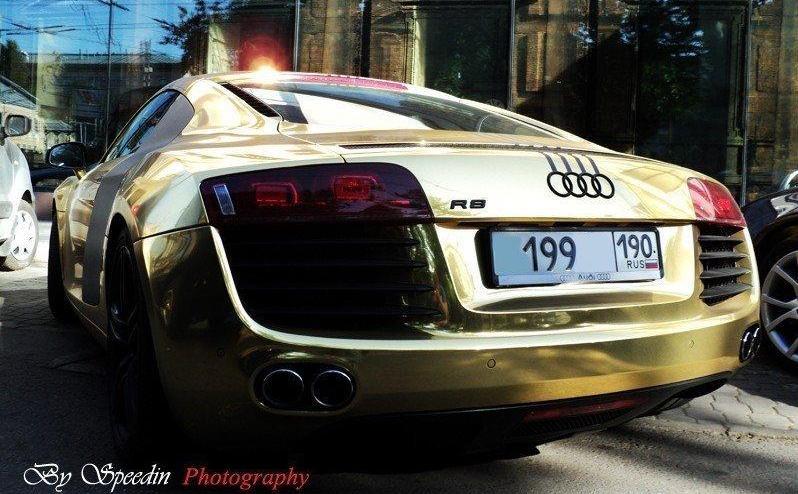 Future Car Trends: Audi R8 Golden version in Moscow Live pictures