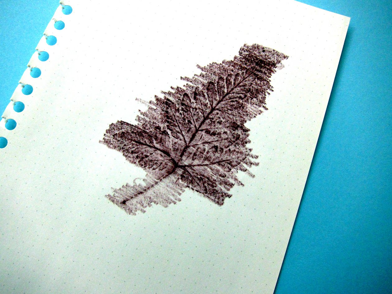 the arts and crafts experiment: Two Different Ways To Rub A Leaf
