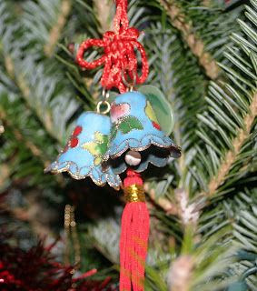 Family Mosaique: Their favorite ornaments....the ones from China