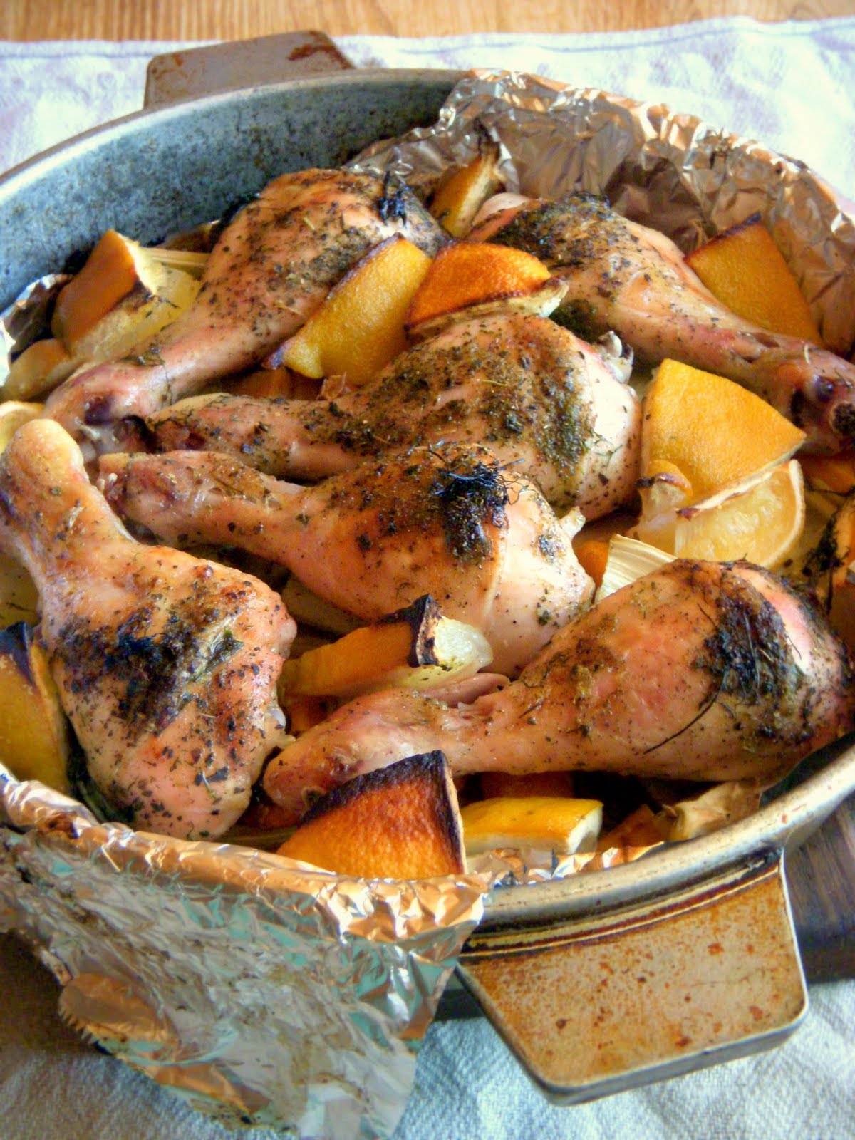 GĖRIMŲ IR PATIEKALŲ MAGIJA: Orkaitėje kepta vištiena su daržovėmis