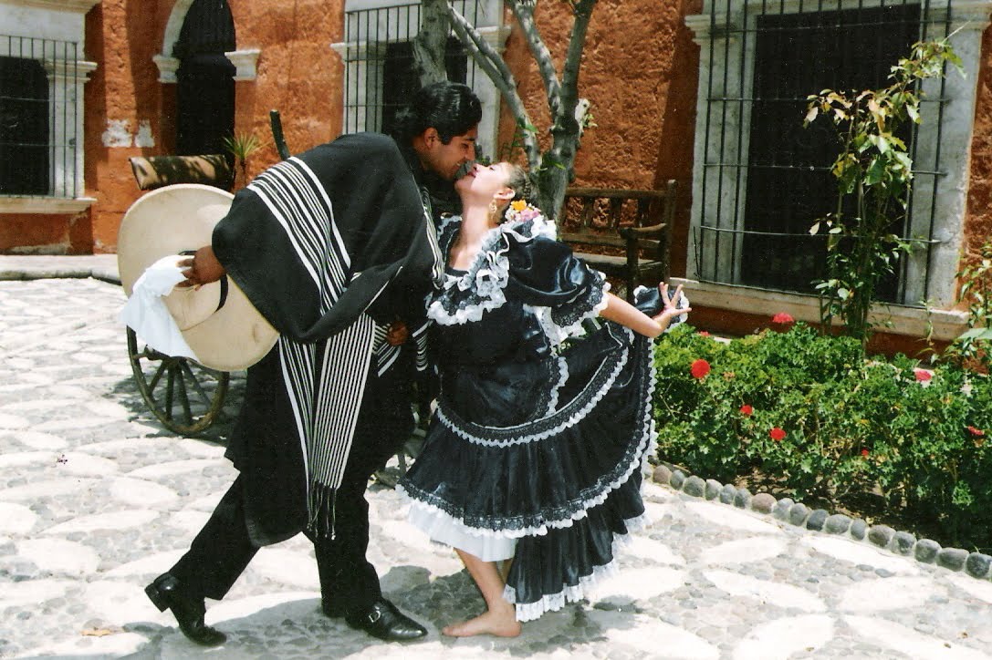 Armonía - Huanta: La marinera peruana está de fiesta...