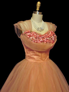 Gertie's New Blog for Better Sewing: Inspiration: the Shelf Bust