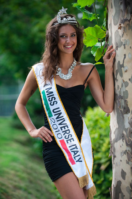 MONARCAS DEL UNIVERSO: MISS UNIVERSO 2010 - Italia