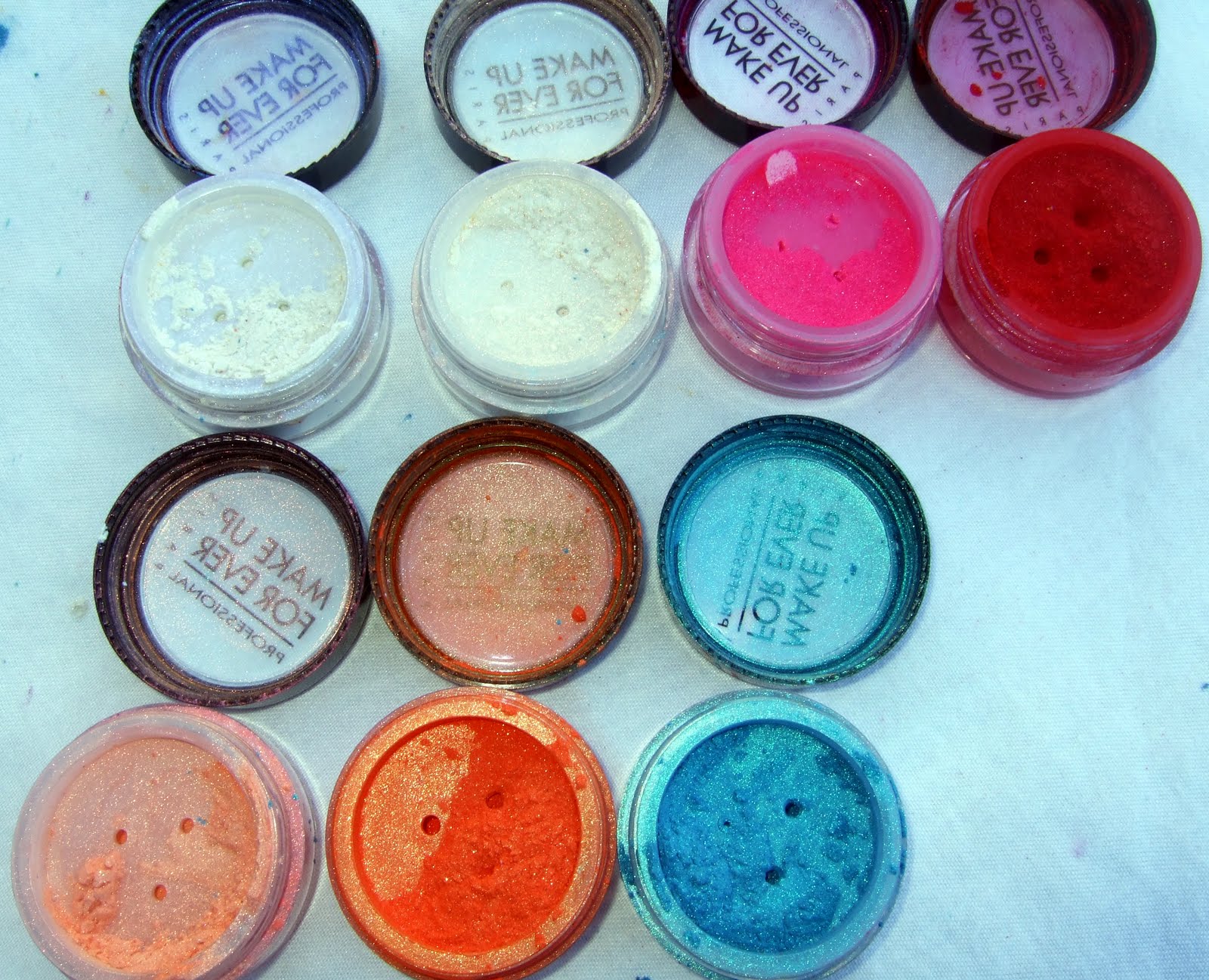 We Should Makeup: Make Up For Ever Pure Pigments & Star Powder Swatches