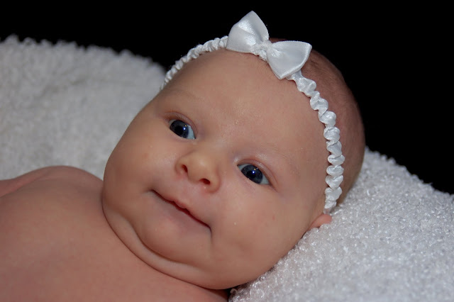MidKnight Photography: Oaklyn at Four Weeks Old