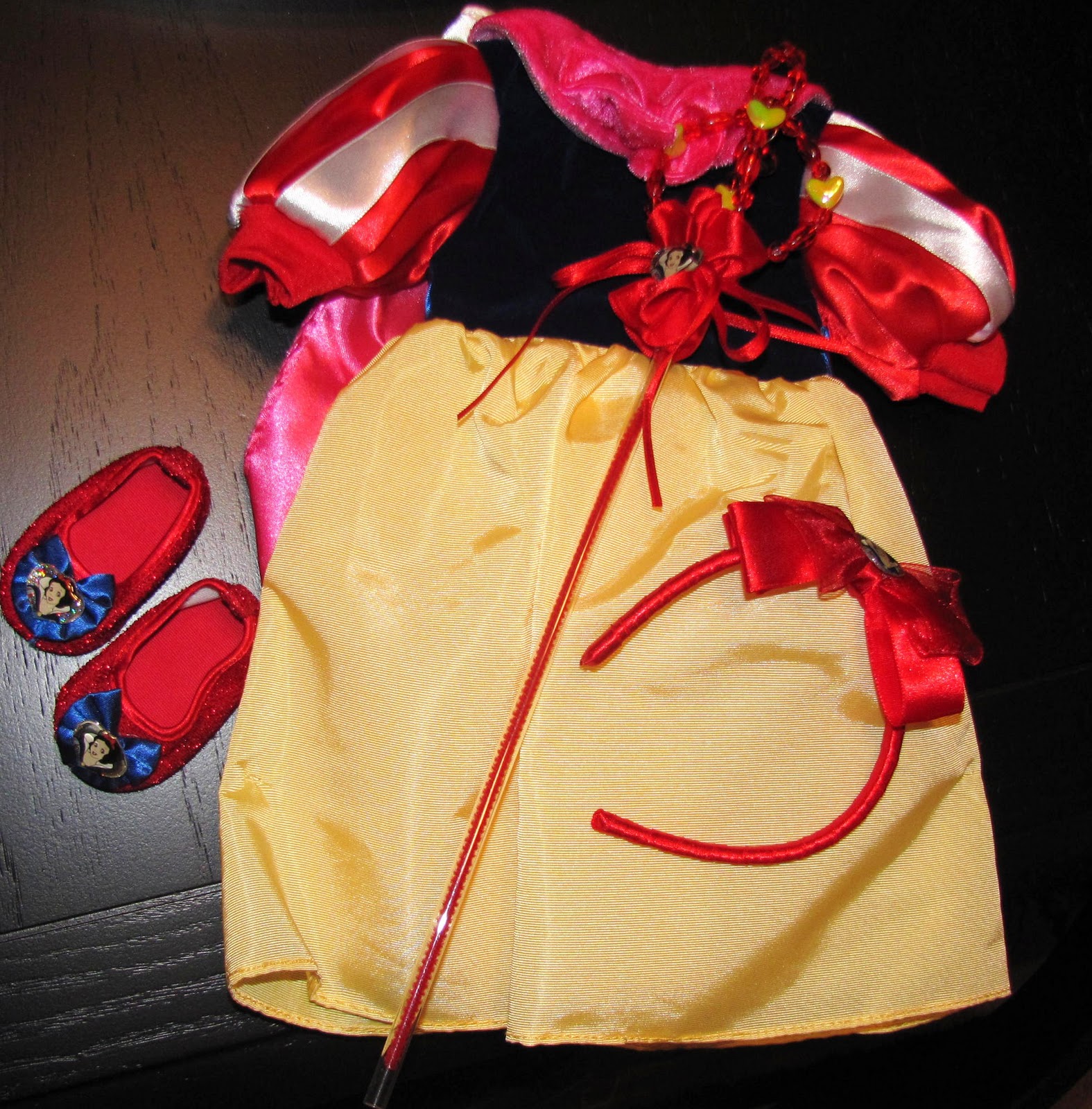 A variety of dresses: Yellow dress evelyn lory