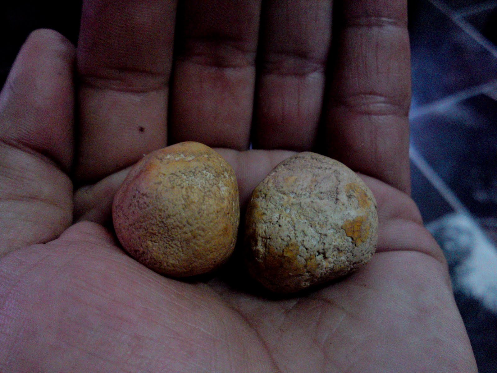 BLOG KOLEKSI MEGA MISTIK DAN ANTIK ANTARABANGSA: Batu Buntat dari Busut ...