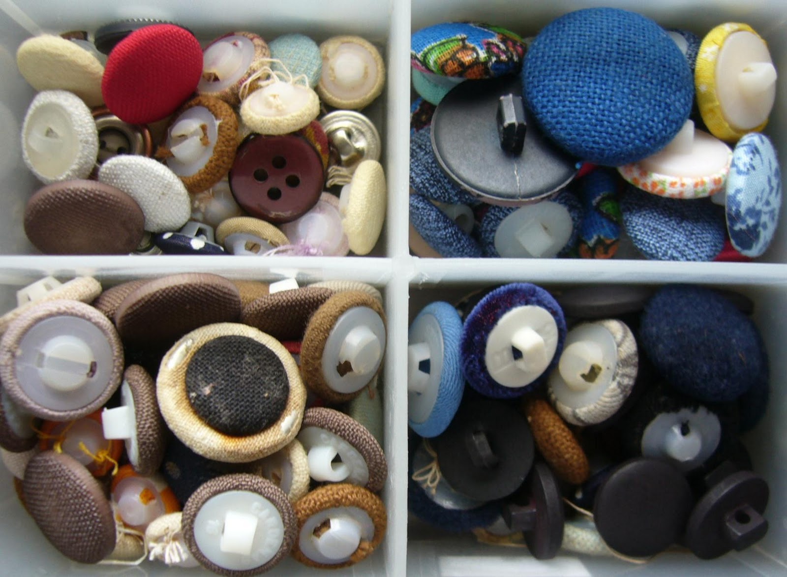 Ana Caldatto : Botões... botões e botões DICA de como organiza-los