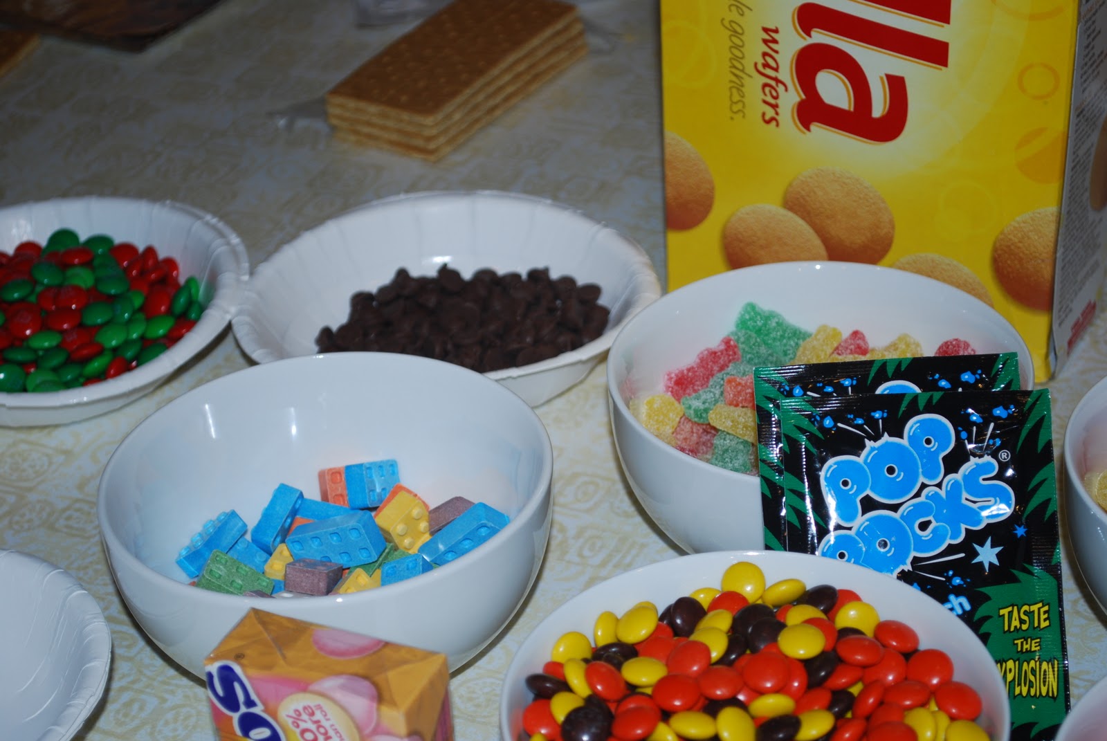 Family Volley: FAMILY FUN FRIDAY! Gingerbread Houses