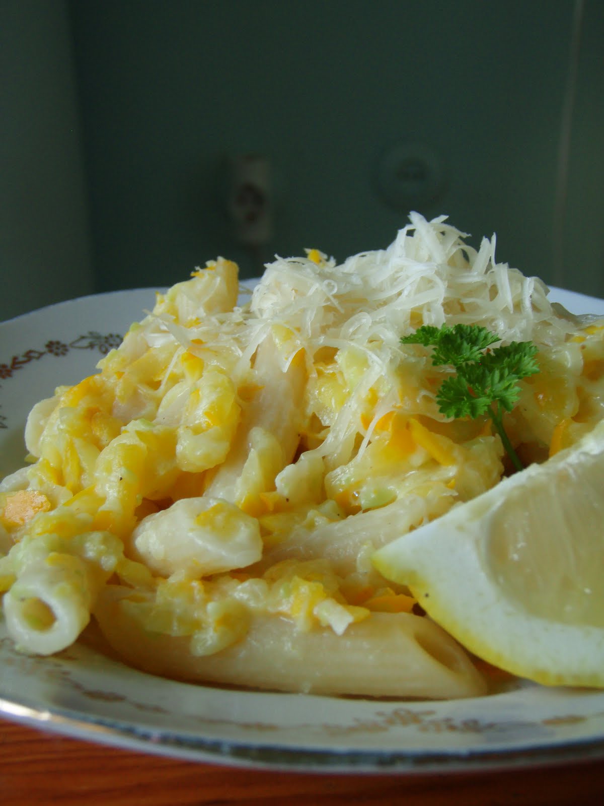 TEGEMISI-TOIMETUSI: Makaronid suvikõrvitsa ja sidruniga