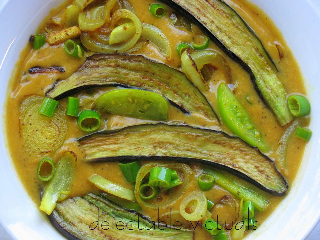 Delectable Victuals: Eggplant and Green Tomato Pottu Kadalai Kozhambu