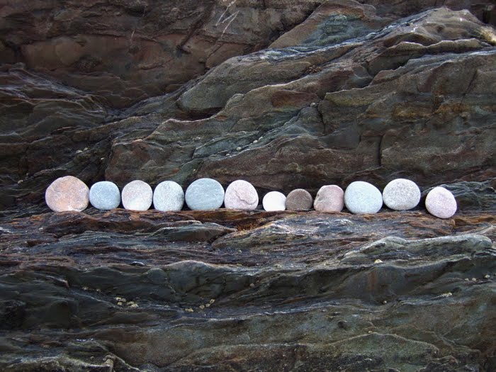 Kitsch and Curious: Creative Wednesday - Pebbles on the Beach