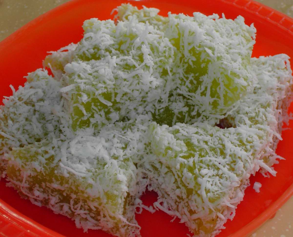 Blessed Homemaker: Steamed Tapioca Cake (Ubi Kayu)