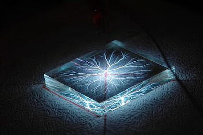 Damn Amazing: Captured Lightning - Lichtenberg Figures
