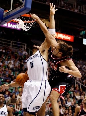 You Got Dunked On: 2009-2010 NBA Regular Season: Joakim Noah Dunks On ...