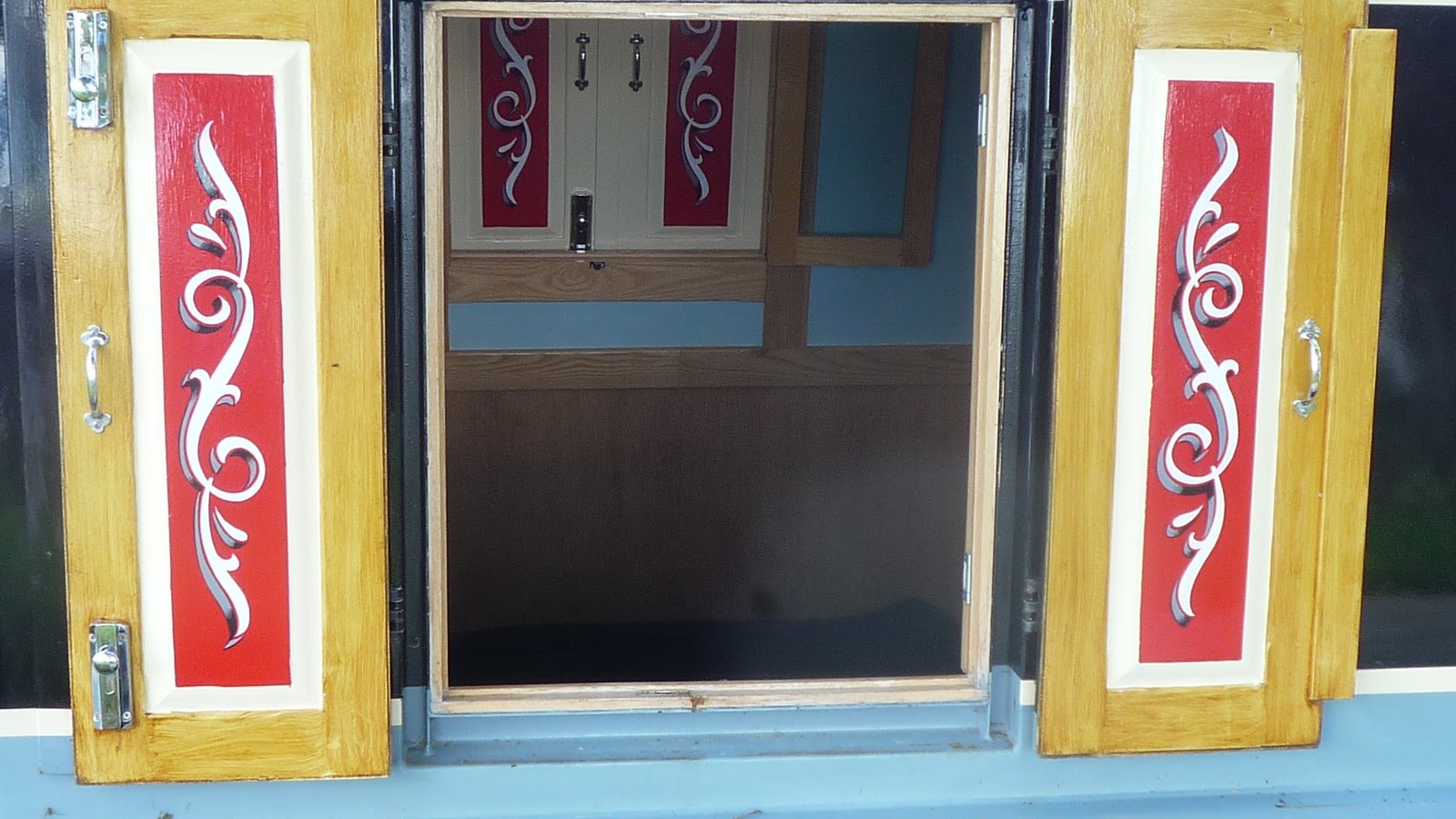 Narrowboat Caxton: Side hatch revamp