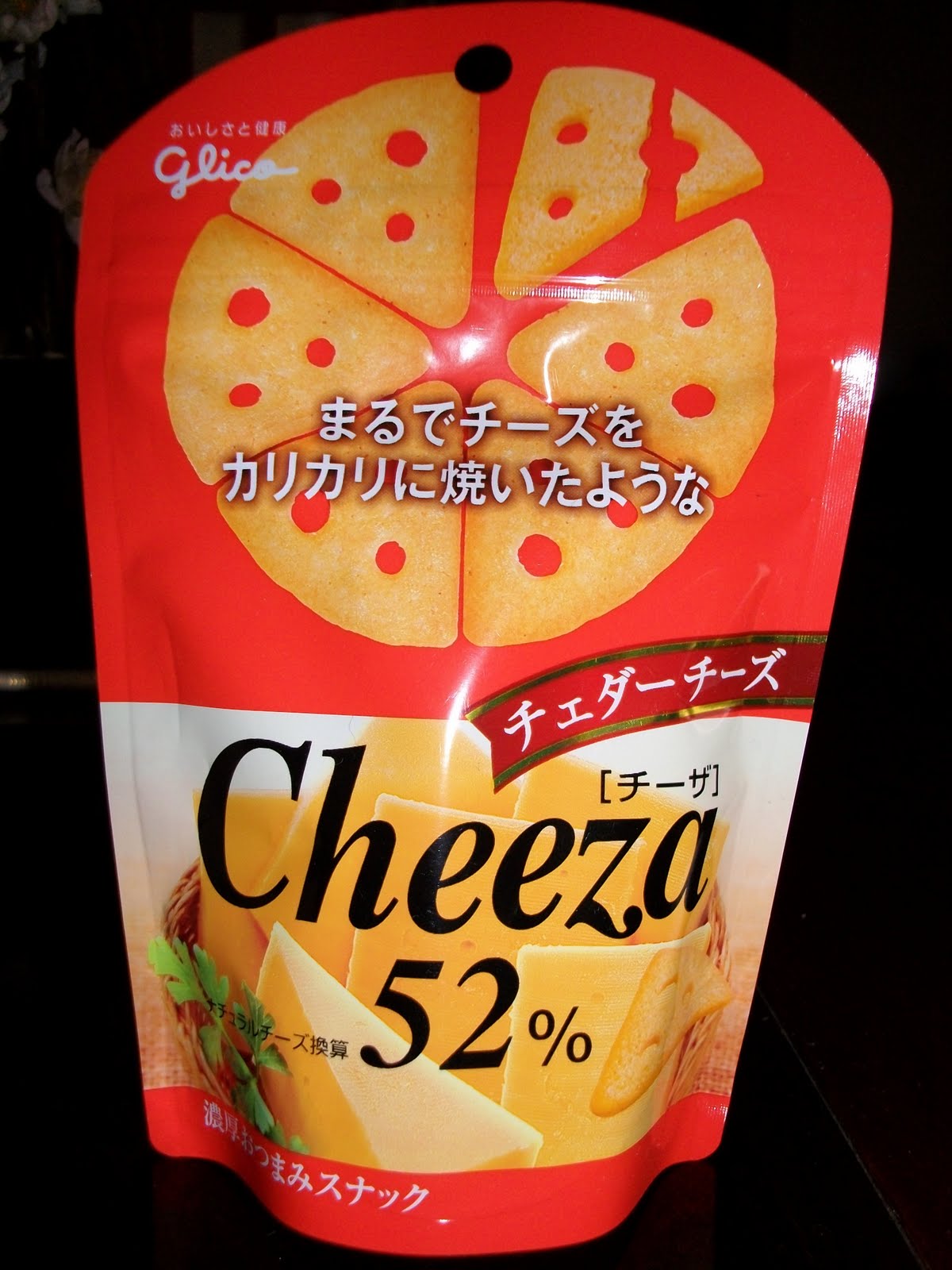Tasty Japan: Glico Cheeza 52% Cheddar チーザ52％ チェダーチーズ