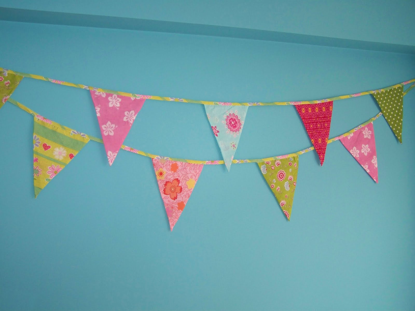 Con encanto . . .: Guirnaldas de banderines, ¿te apuntas a decorar con ...