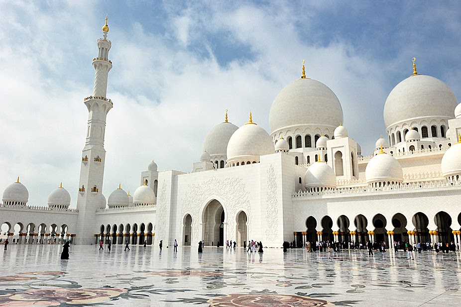La Gran Moschea dello sceicco Zayed di Abu Dhabi, capolavoro dell'Islam ...