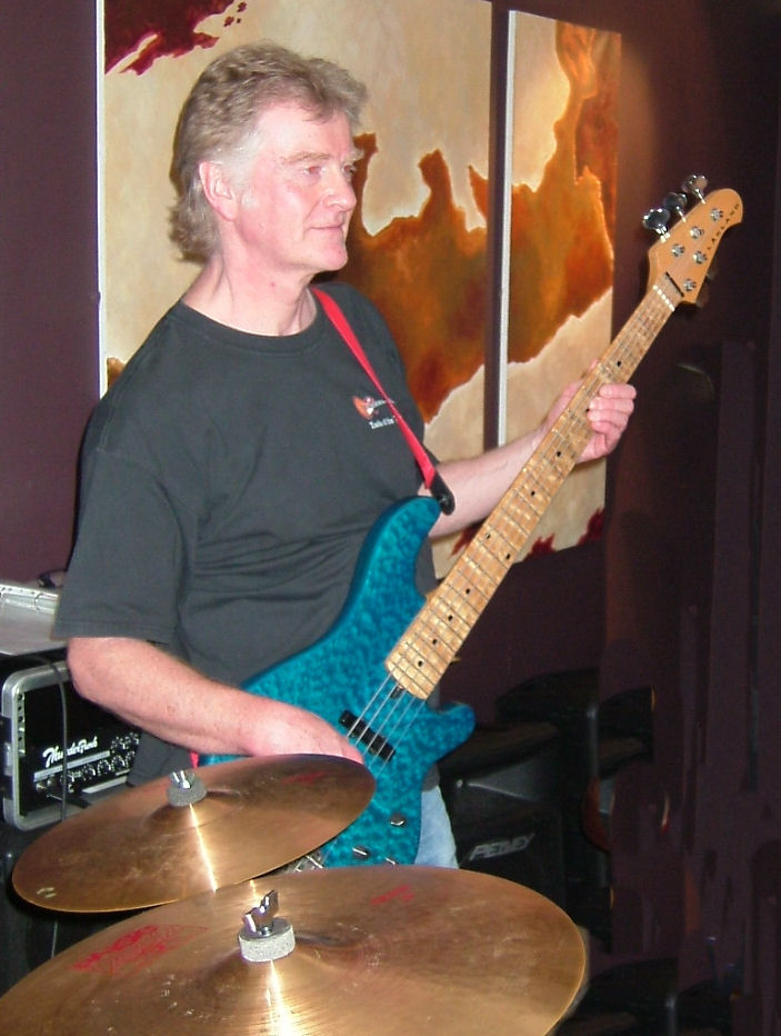 FLUKE THE BAND: Band gear