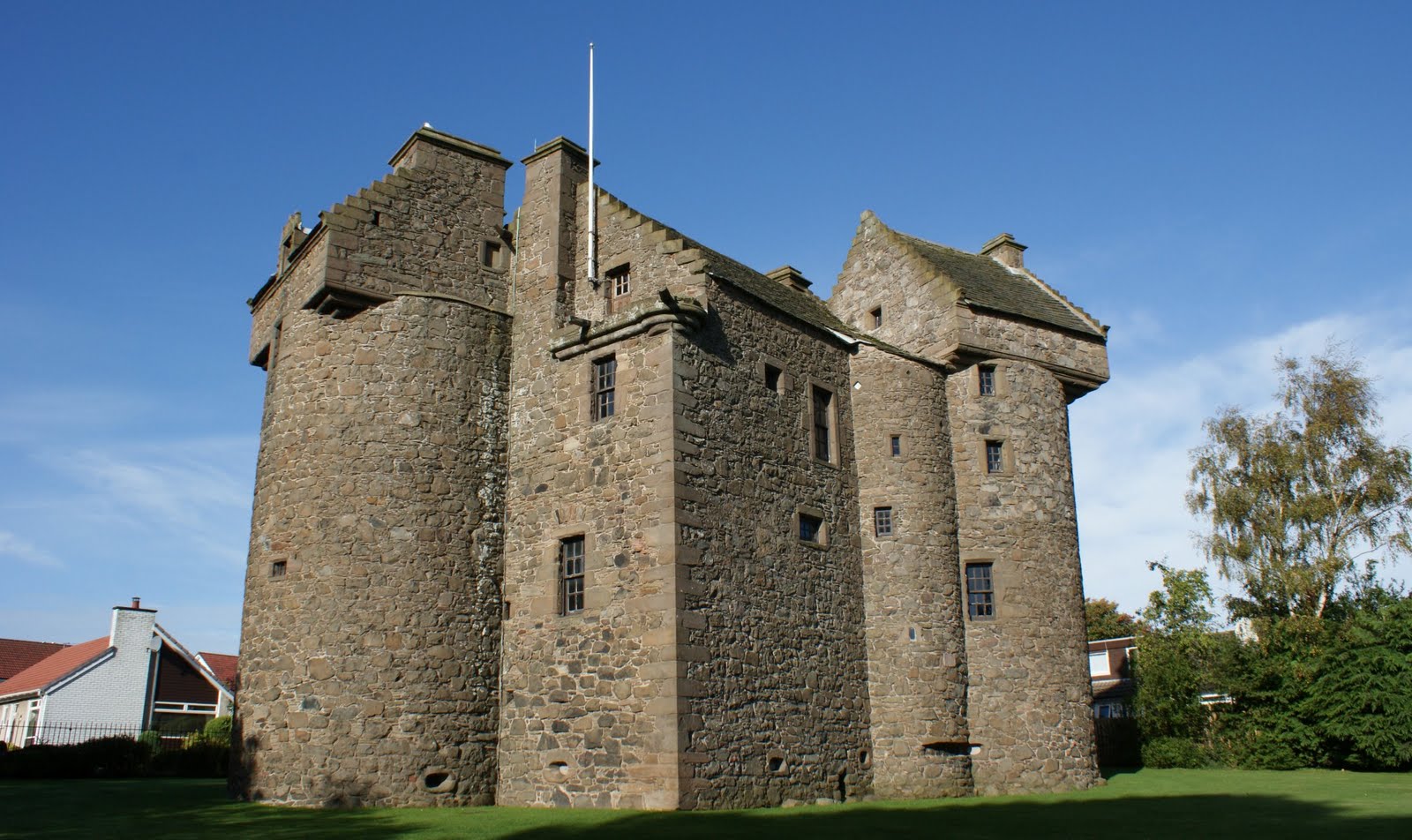 Tour Scotland Photographs: October 2nd Photograph Claypotts Castle Scotland