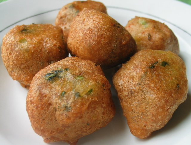 Nisha's Kitchen: Aloo Vade for Upwas