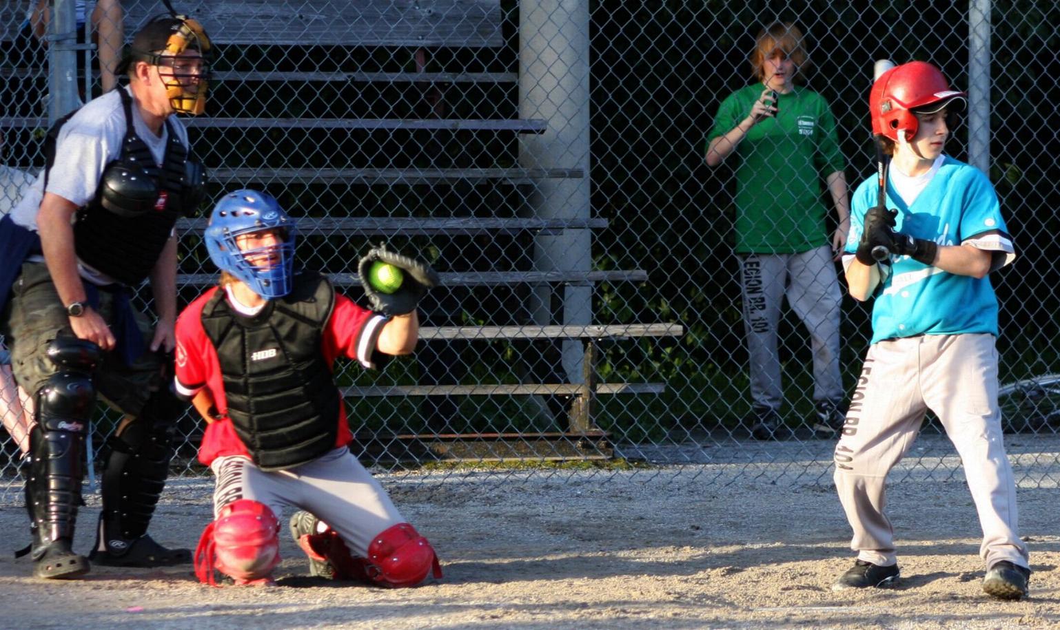 Alderwood Softball Archives: Action Shots