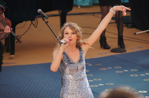 Taylor Swift Rocks Allure Of The Seas!