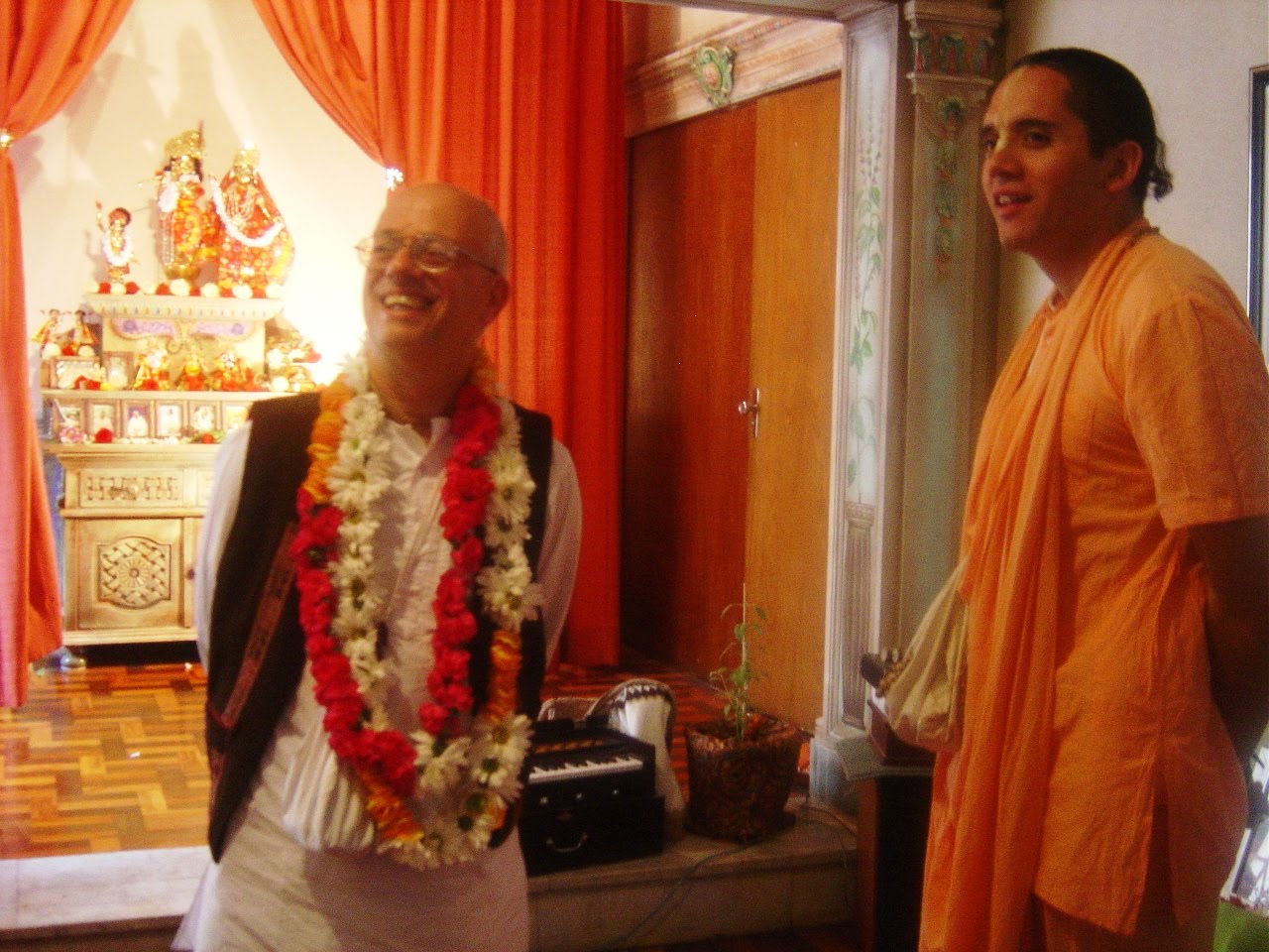 Vrindabr - São Paulo Mandir: Visita de Gurudeva Atulananda Parte I