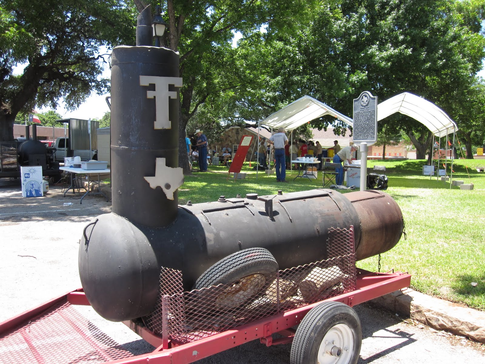 Man Up: Tales of Texas BBQ™: Miiller's Llano Smokehouse & Llano town square