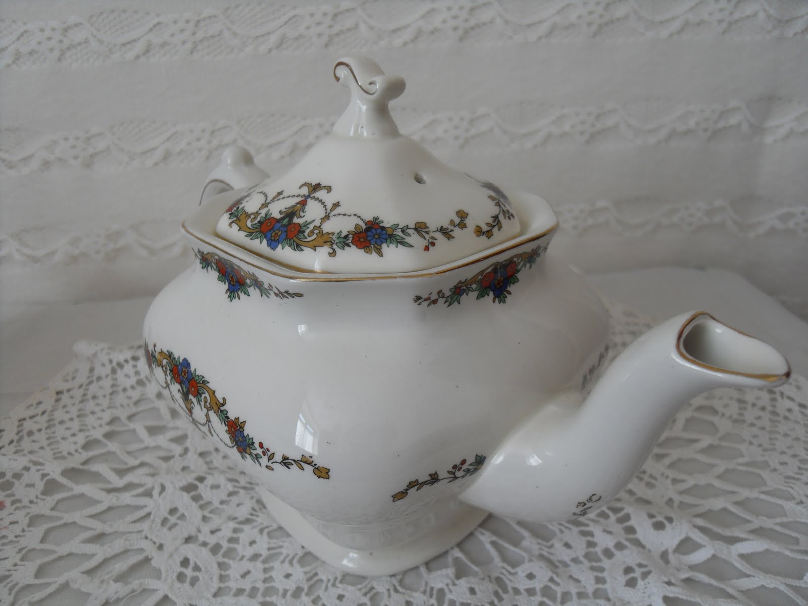 Collectible Items: Alfred Meakin Teapot