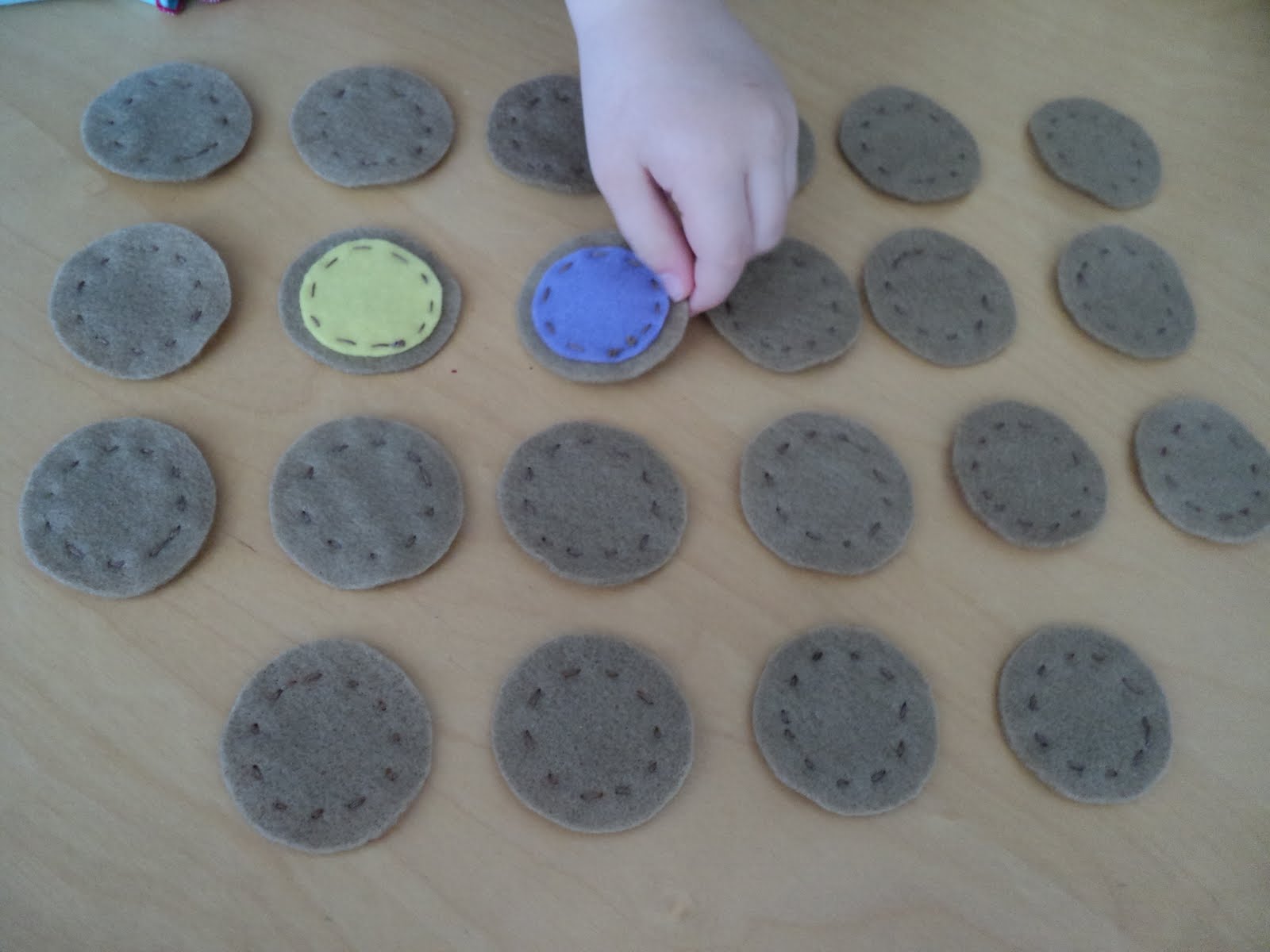 A Little Learning For Two: Felt Circles Memory Game