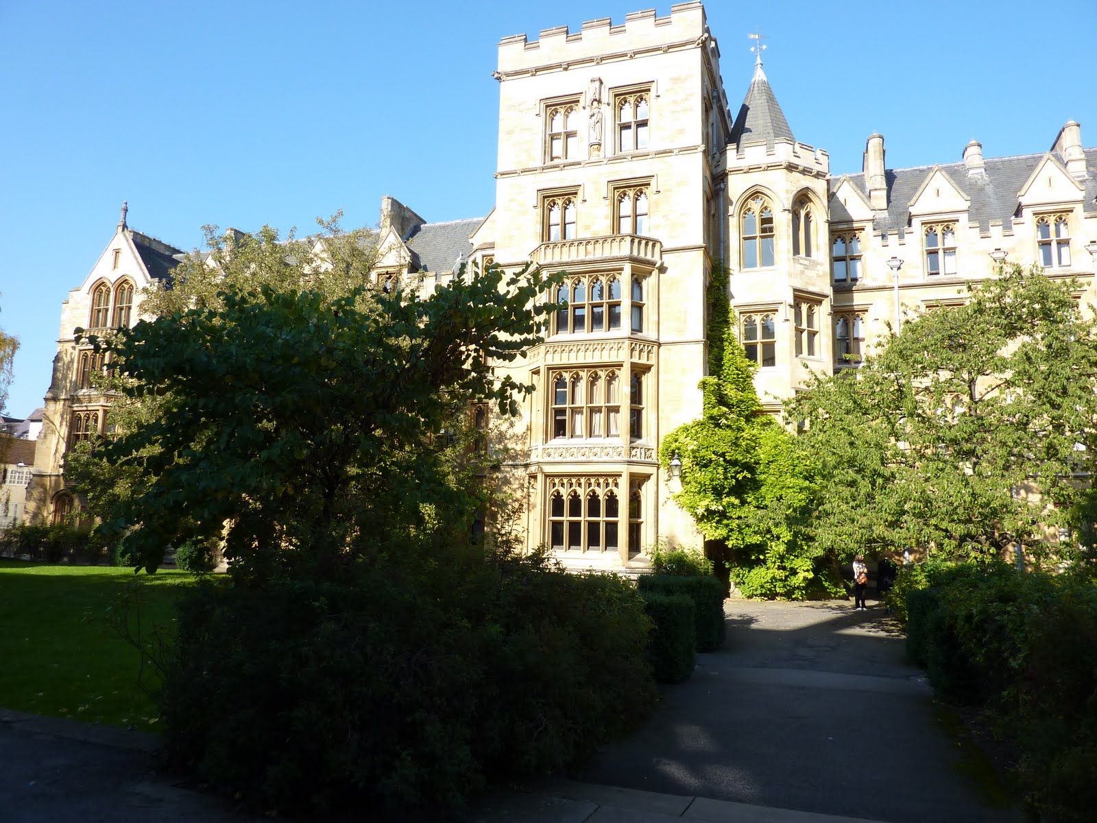 Alyce Overseas: New College (with Photos!)