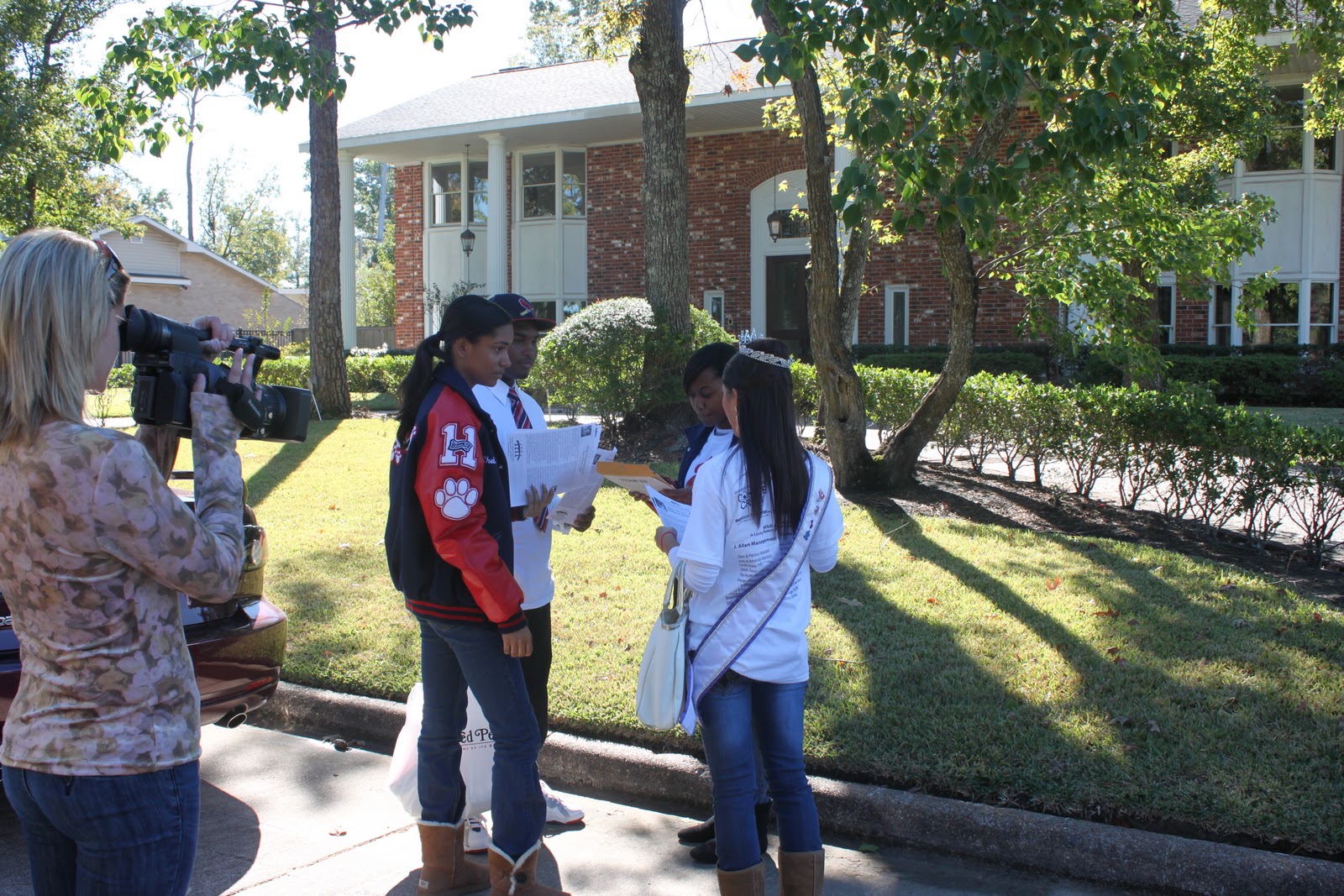 Sydney Datcher's Blog: Beaumont's Holiday "Cards for a Cause"