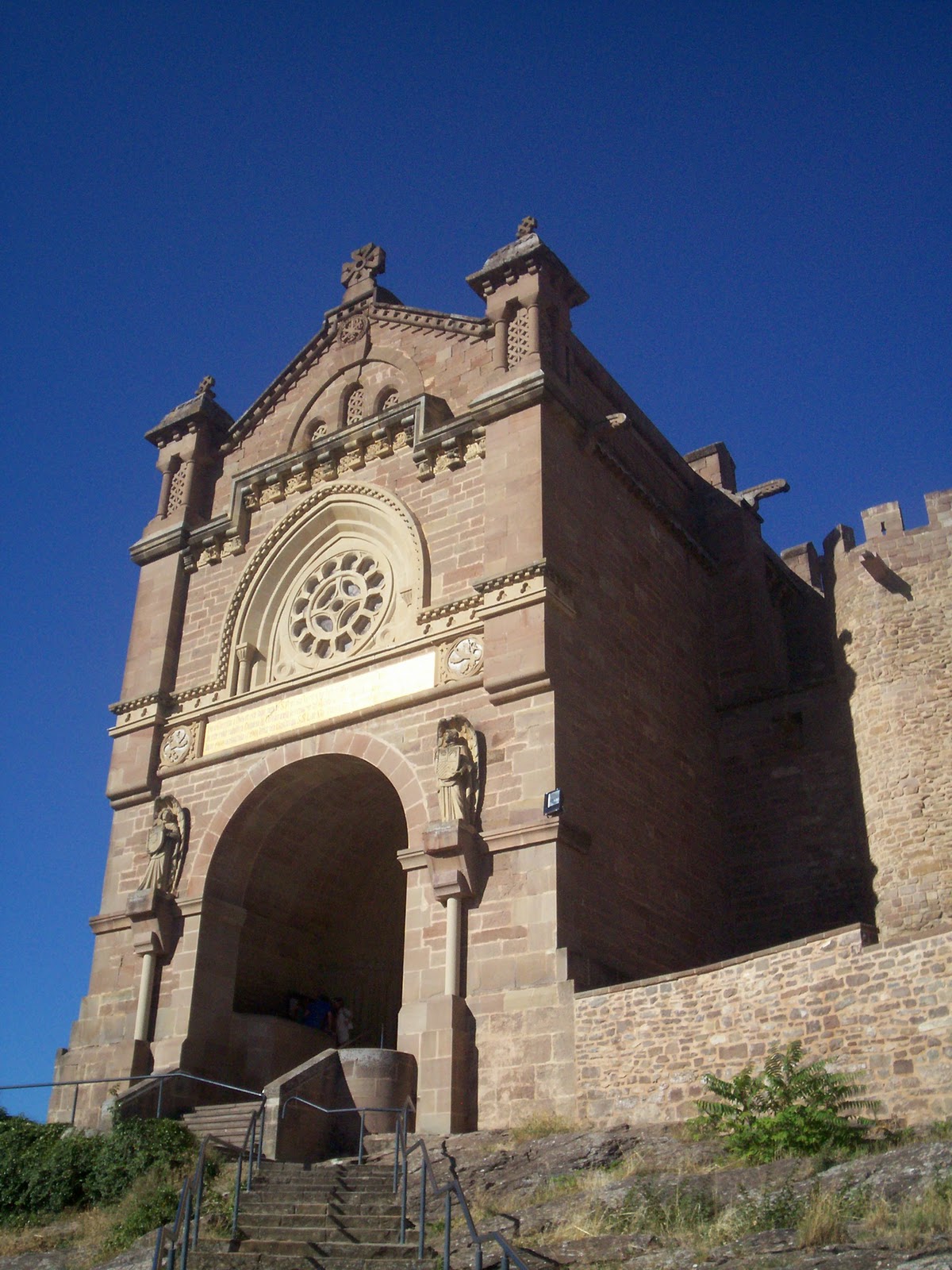 Paseos por Navarra: El impresionante Castillo de Javier