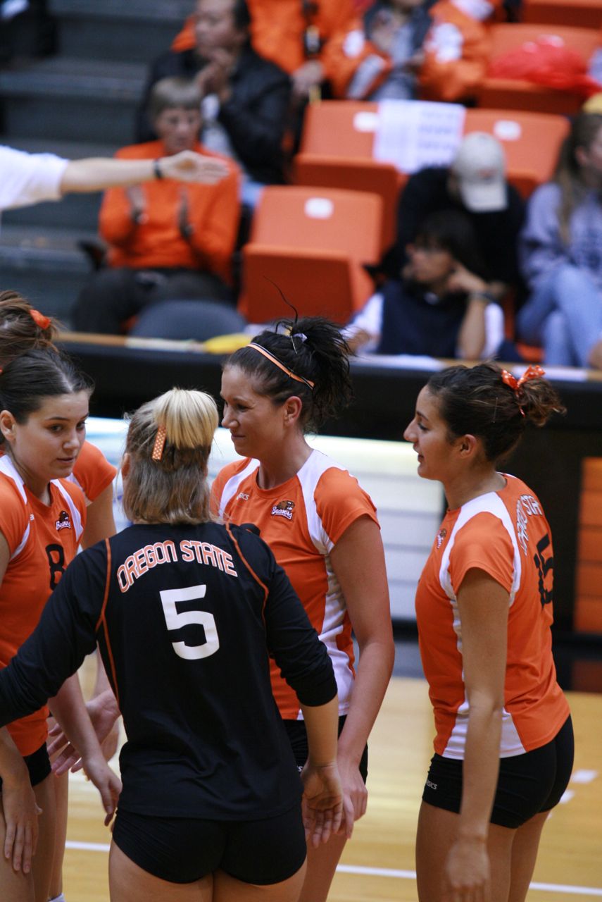 Volleyball Girls Pictures: More pictures of Oregon State volleyball girls