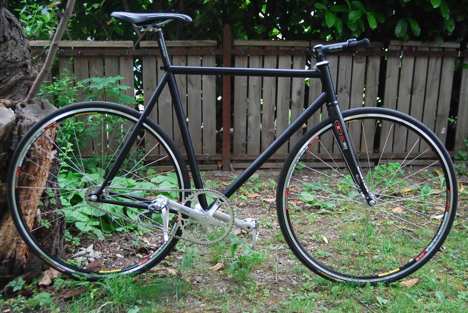 focale44bikes-friends: Hi-tech assembly from Switzerland : Angel Jauregui