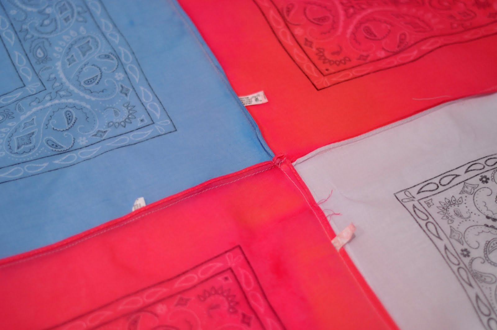 Aesthetic Nest: Sewing: Bandana Quilt Tablecloth (Tutorial)