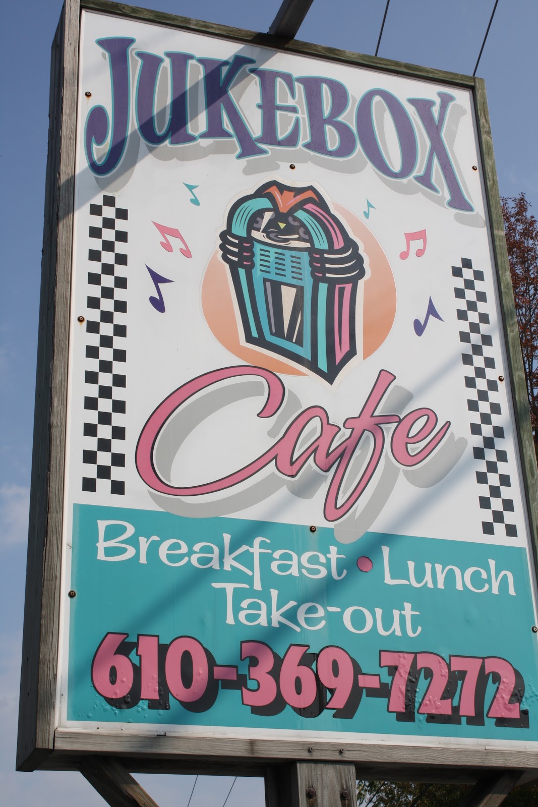 news, not blues: ( raved roadside retro: the jukebox café )