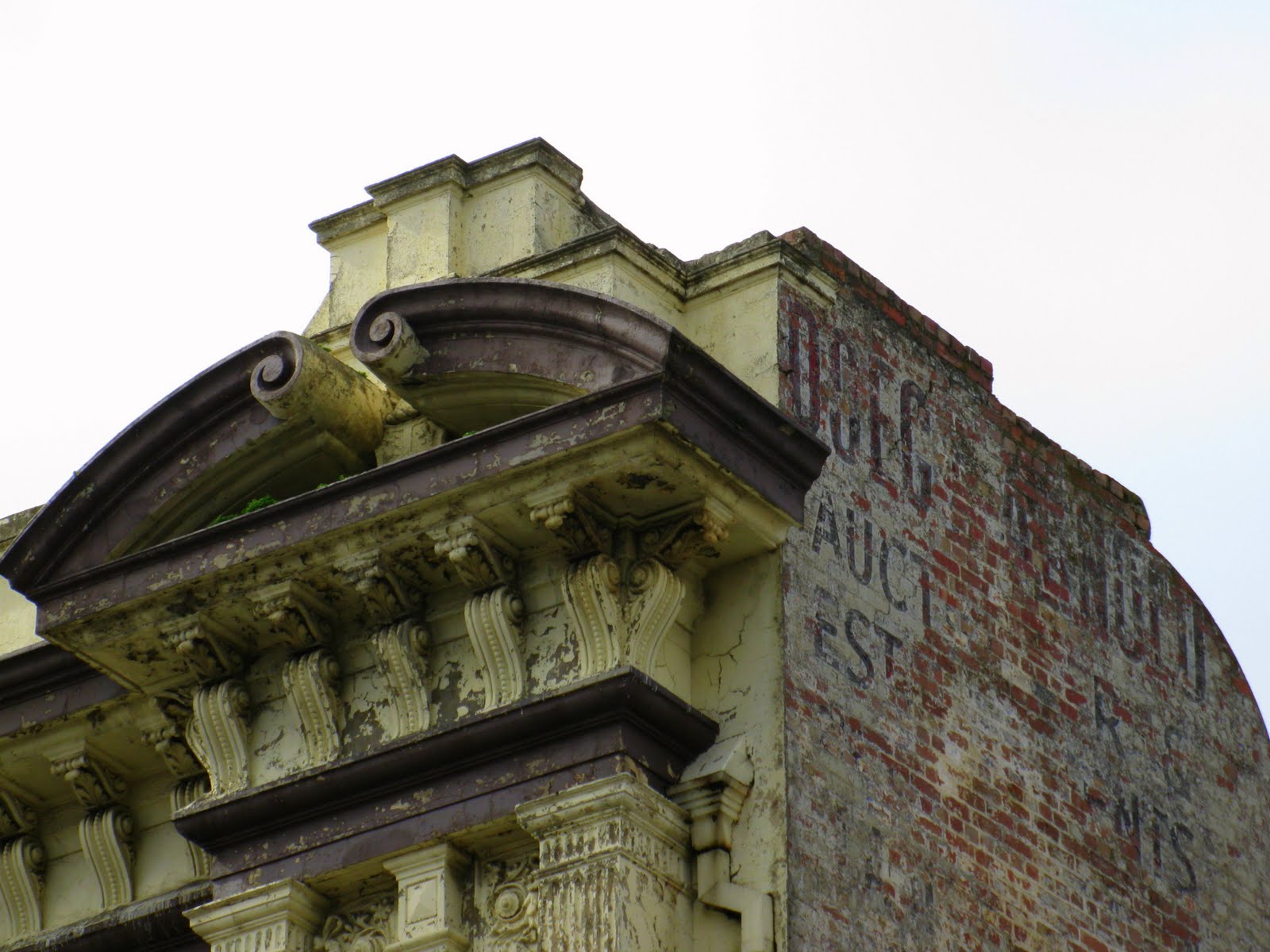 Gleeful: A sunny day out in Batmania^