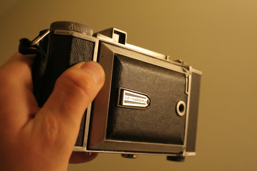 Curious Ghe: Restoring a Roamer II Folding Camera