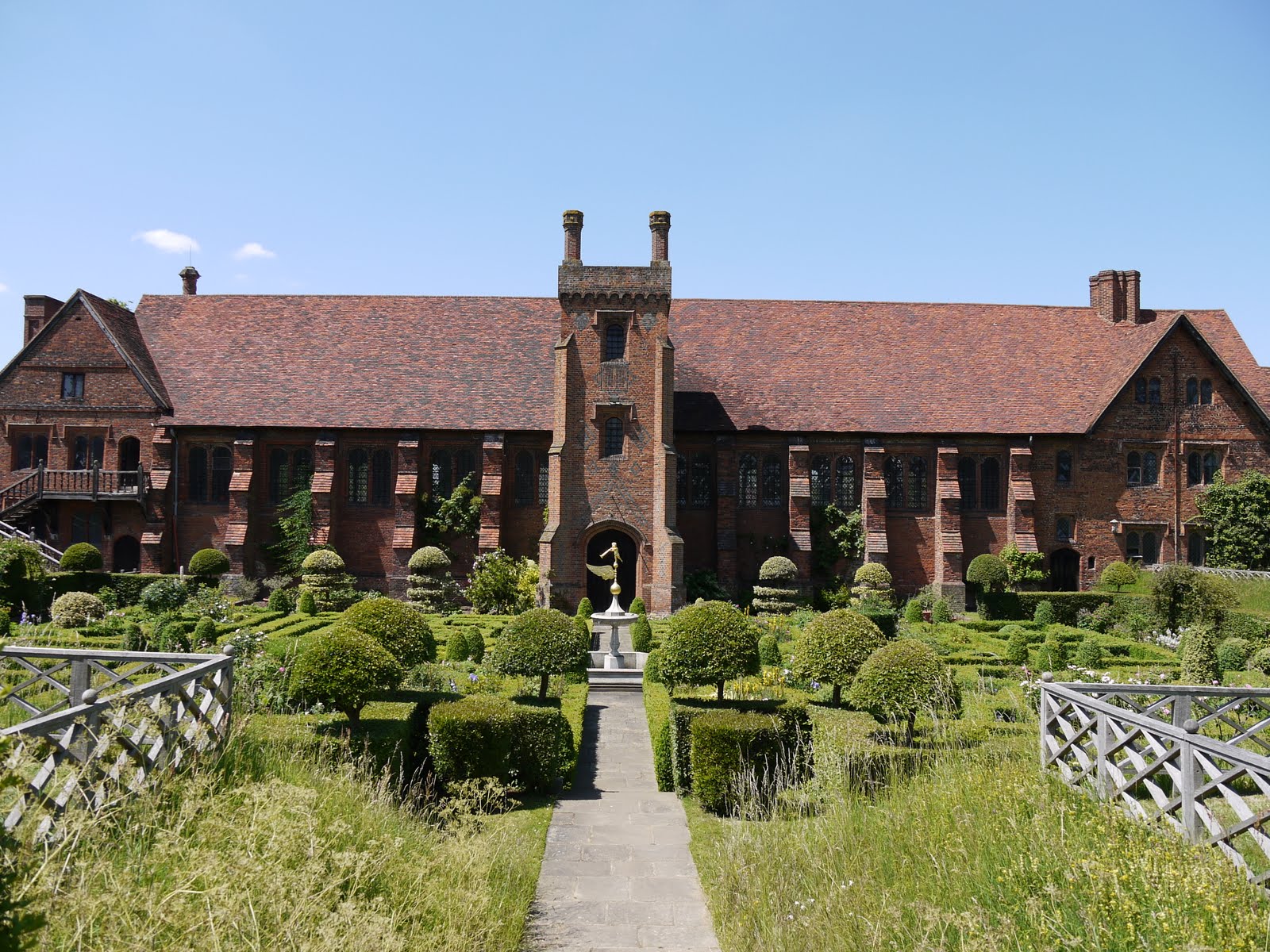 Walking in the country: Hatfield House