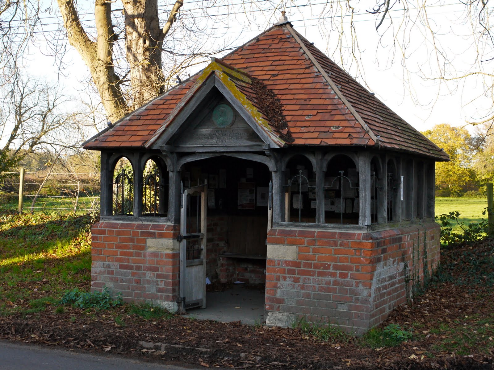 Walking in the country: Sonning Common and Rotherfield Greys