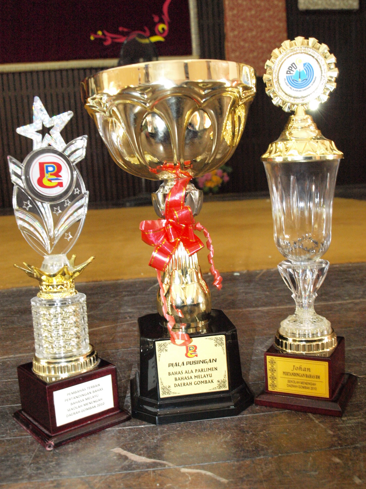 KUBUKU BUKU SAMER: KAMI GENGGAM PIALA PUSINGAN ITU LAGI... ALHAMDULLILLAH..