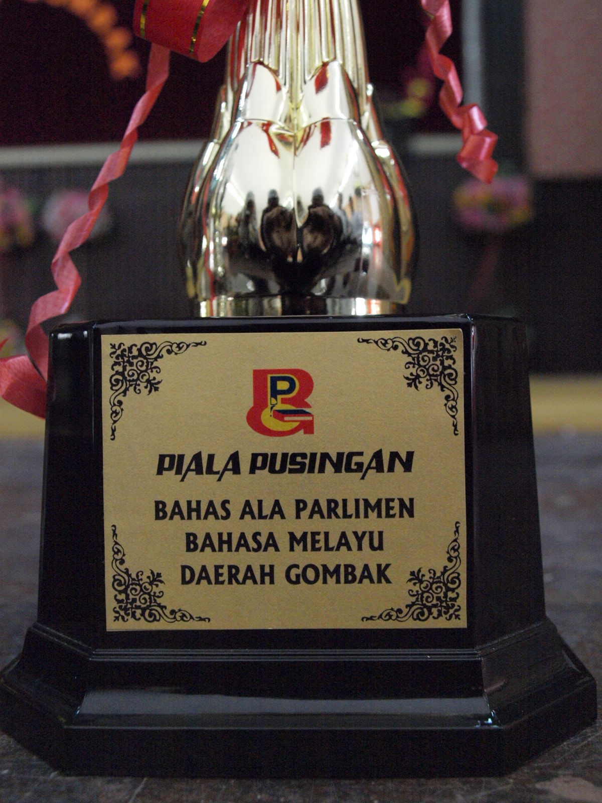 KUBUKU BUKU SAMER: KAMI GENGGAM PIALA PUSINGAN ITU LAGI... ALHAMDULLILLAH..