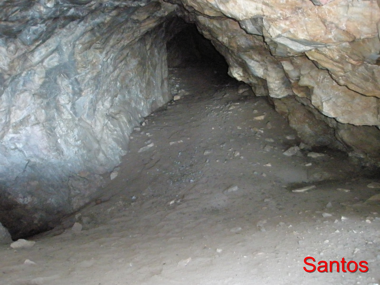 SENDEROS Y VEREDAS: INTERIOR DE LA CUEVA DE LOS DOBLONES