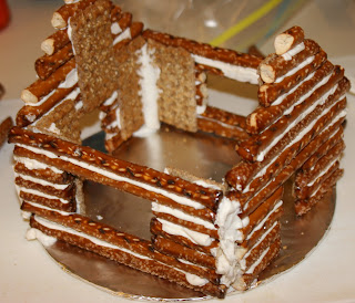 Ann Tuck's Super Mish Mash: Pretzel Gingerbread House