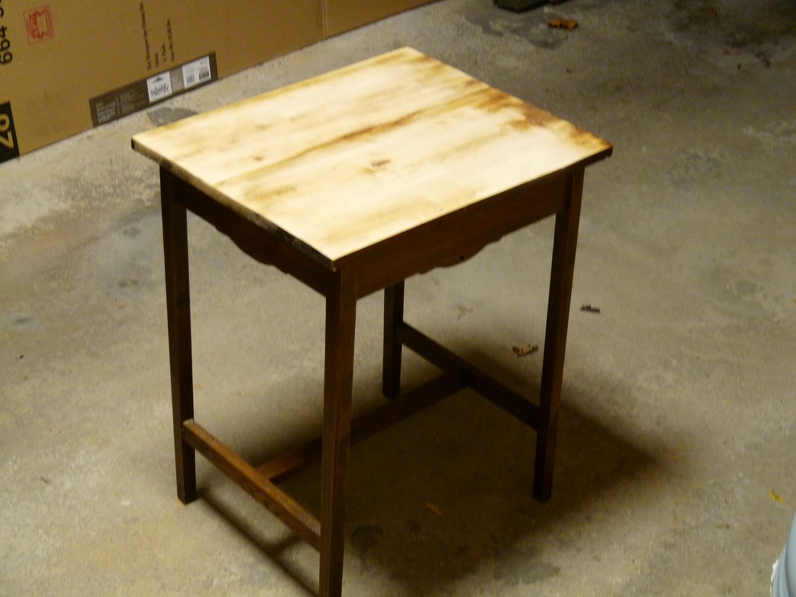 DIY Painted Useless Table | Dans le Lakehouse