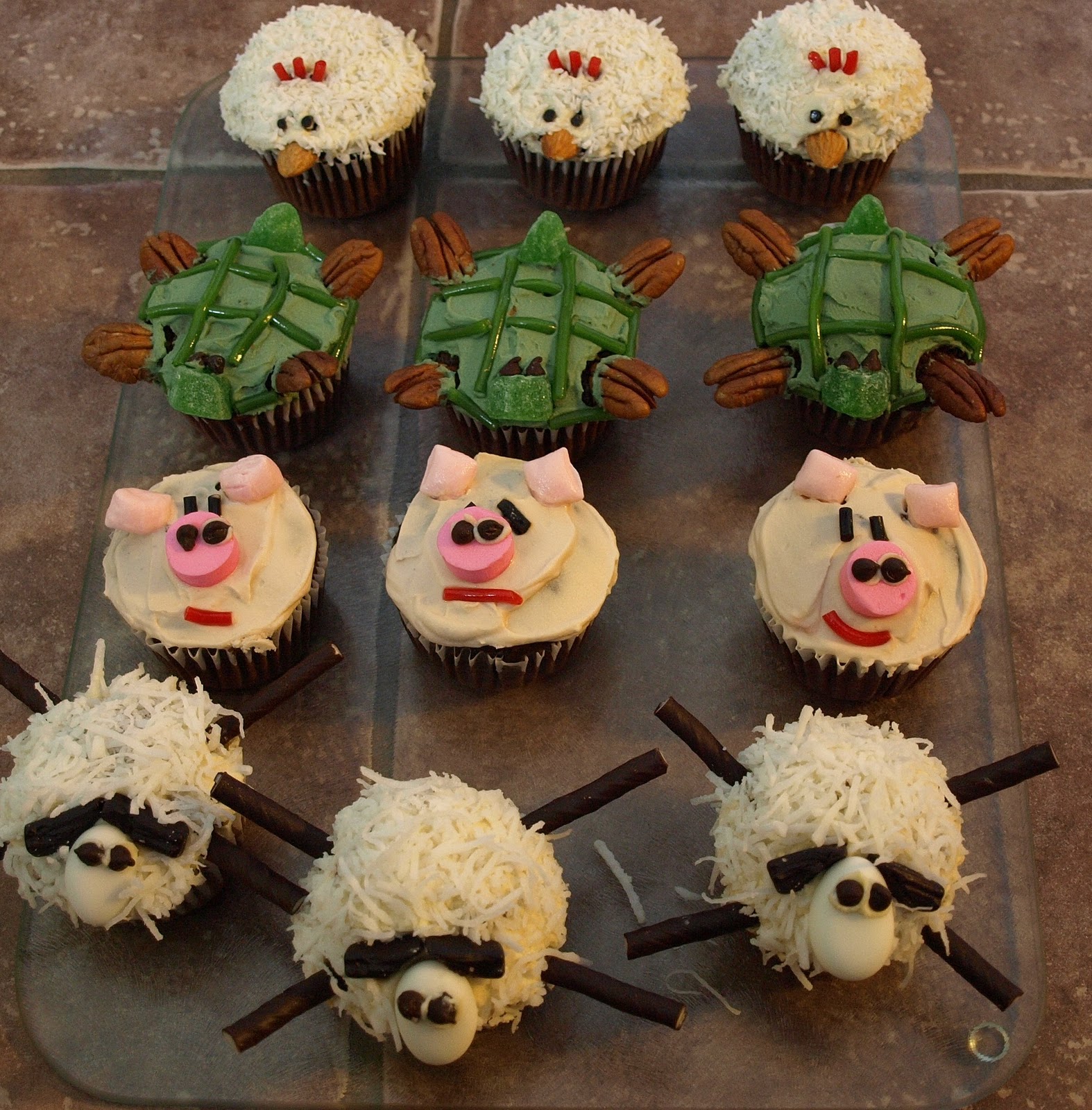 Veggie Mama's Kitchen: First Birthday Animal Cupcakes