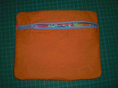Fully Lined Front Zippered Pouch Tutorial | Projects by Jane